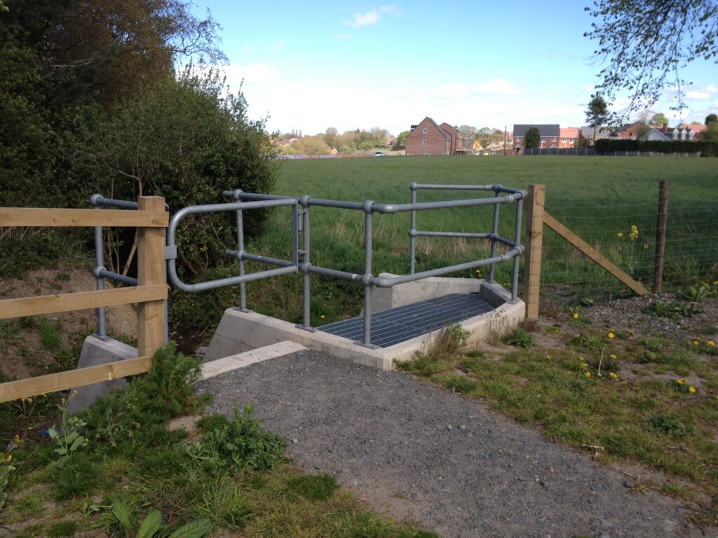 Bespoke trash screen solution for Percy Thrower Garden Centre - Fabweld ...
